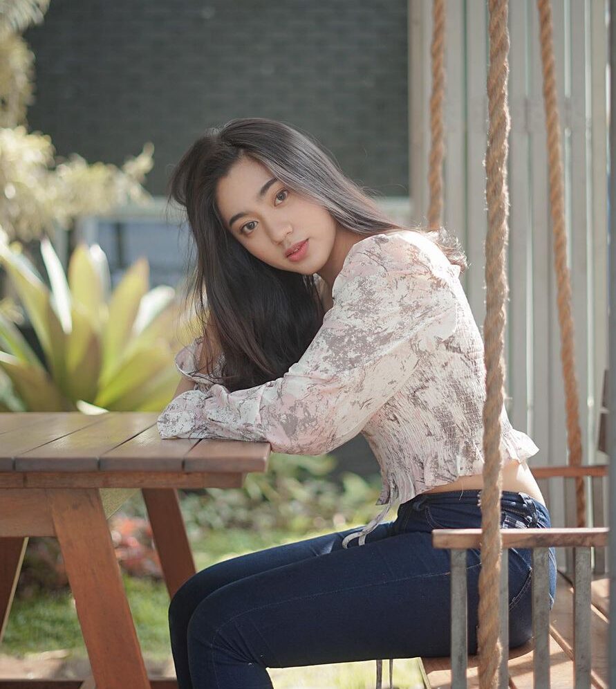 Ngobrol seru bareng persona AI favoritmu - Avatara